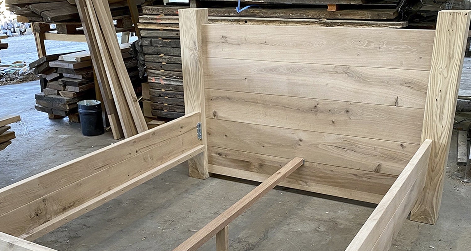 Bekijk de meubels in dit project: Stoer rustiek eiken bed - Weij ...